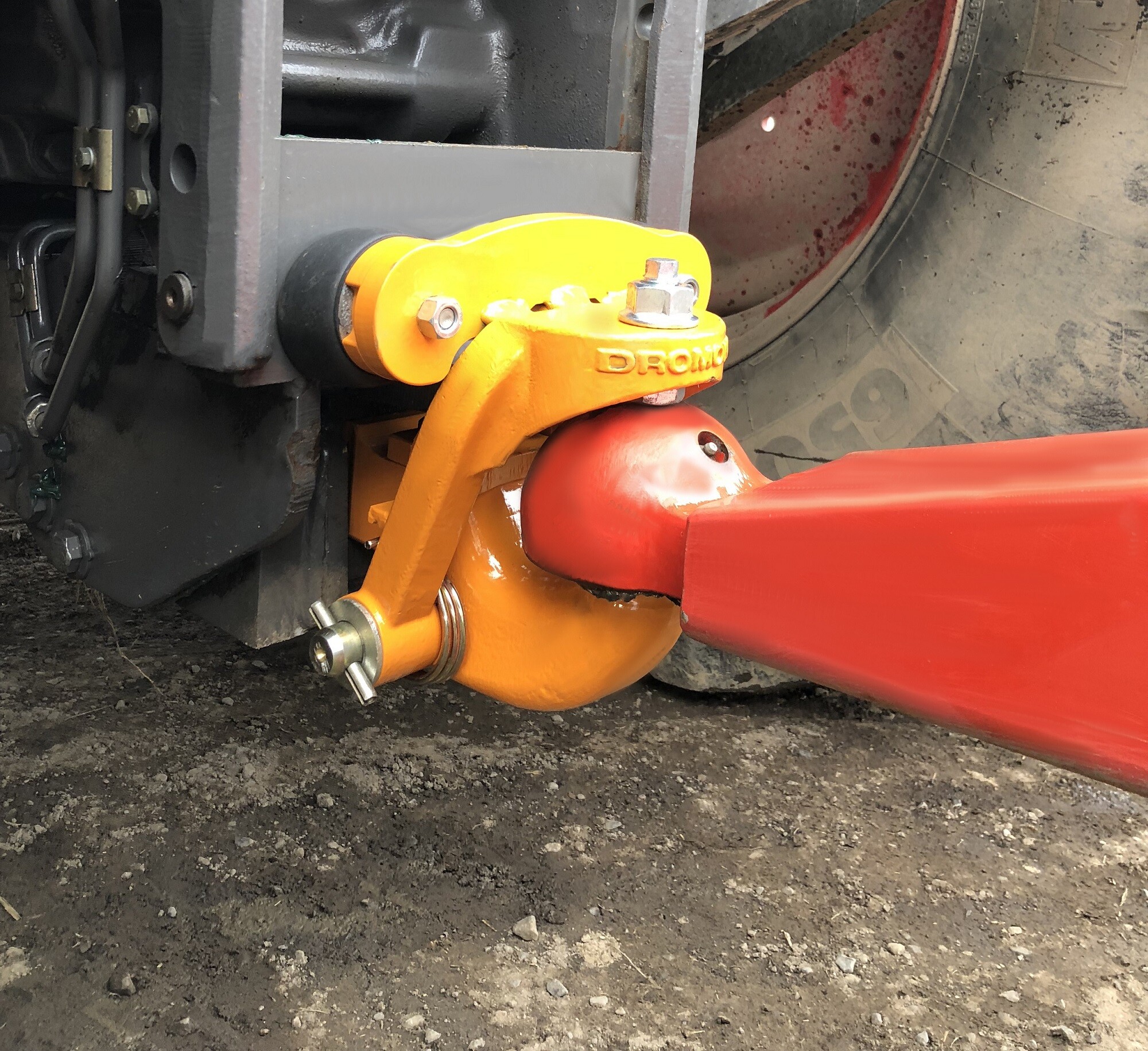 NEW D80 Ball Hitch System - Dromone Engineering