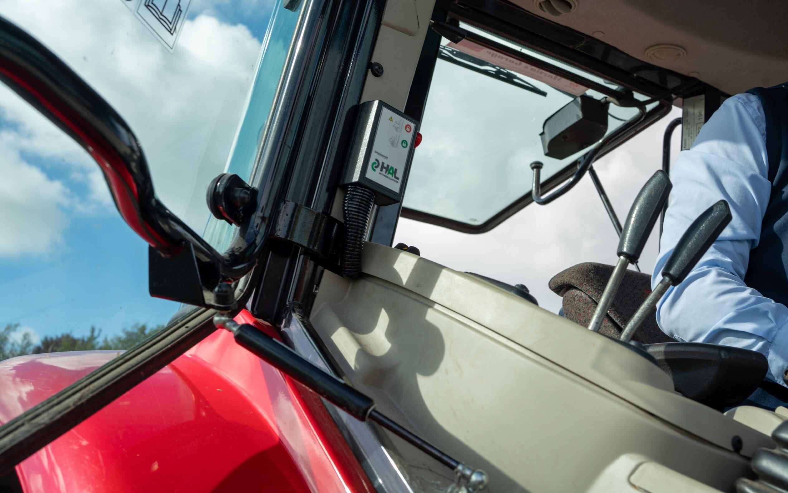 NEW Hitched & Locked (HAL) Pick-Up Hitch System - Dromone Engineering